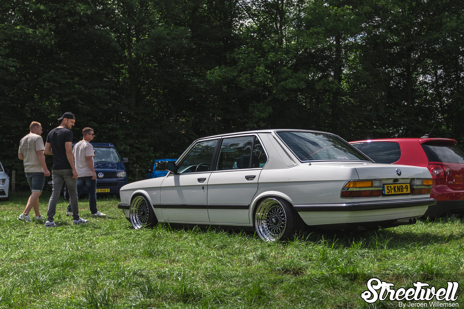A Classic Dream: BMW E28 5 Series - Streetwell